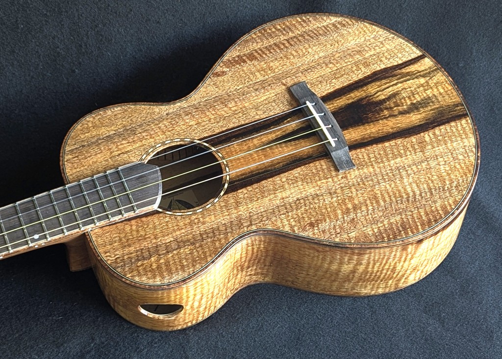 Curly Mango Baritone Ukulele - Kimo Ukulele