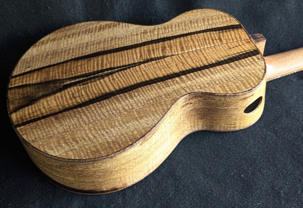 Curly Mango Baritone Ukulele - Kimo Ukulele
